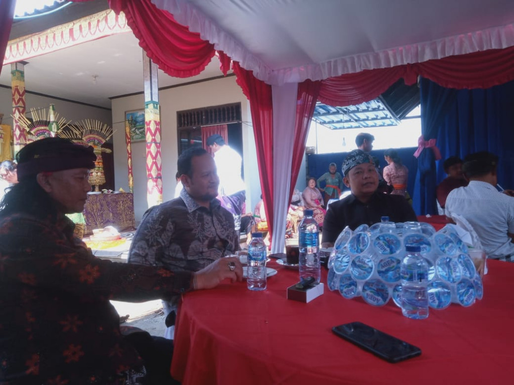 Menghadiri Undangan Upacara Menek Kelih/Munggah Deha Raja Sewala ...